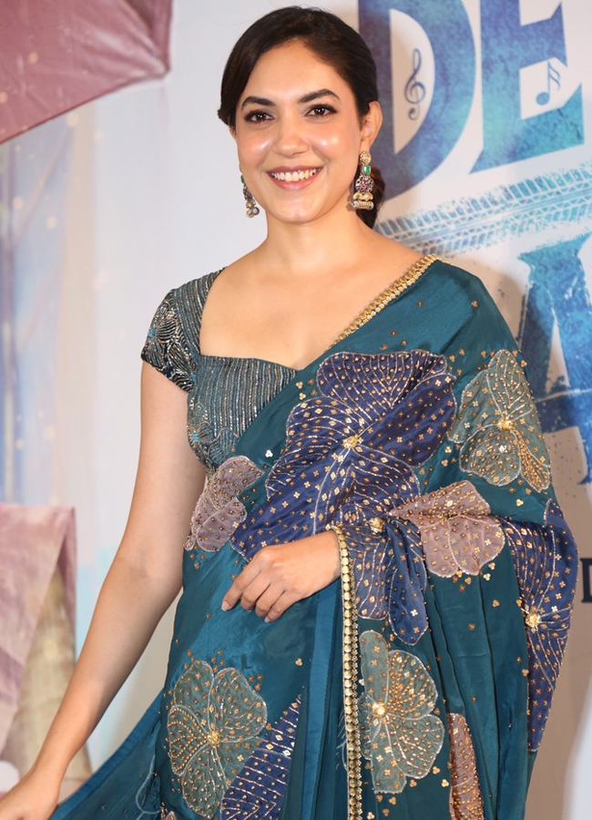 'దేవిక & డానీ' ప్రెస్ మీట్.. అందంగా రీతూవర్మ (ఫొటోలు) | devika and dany movie press meet photos ...